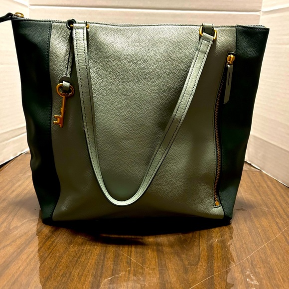 Fossil | Bags | Fossil Tote With Key | Poshmark